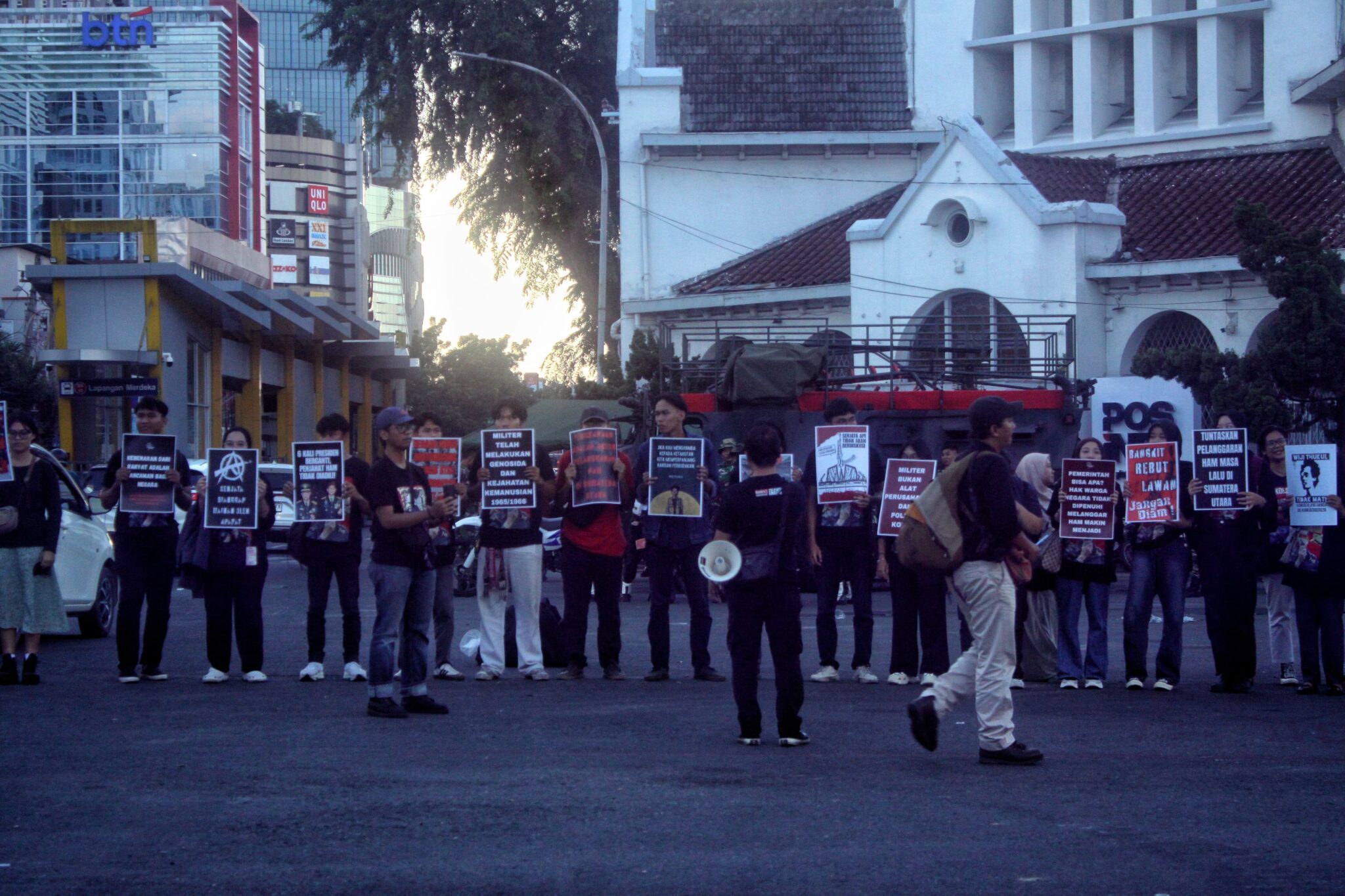 Aksi Kamisan Medan: Kembalikan TNI ke Barak! - Orbitdigitaldaily