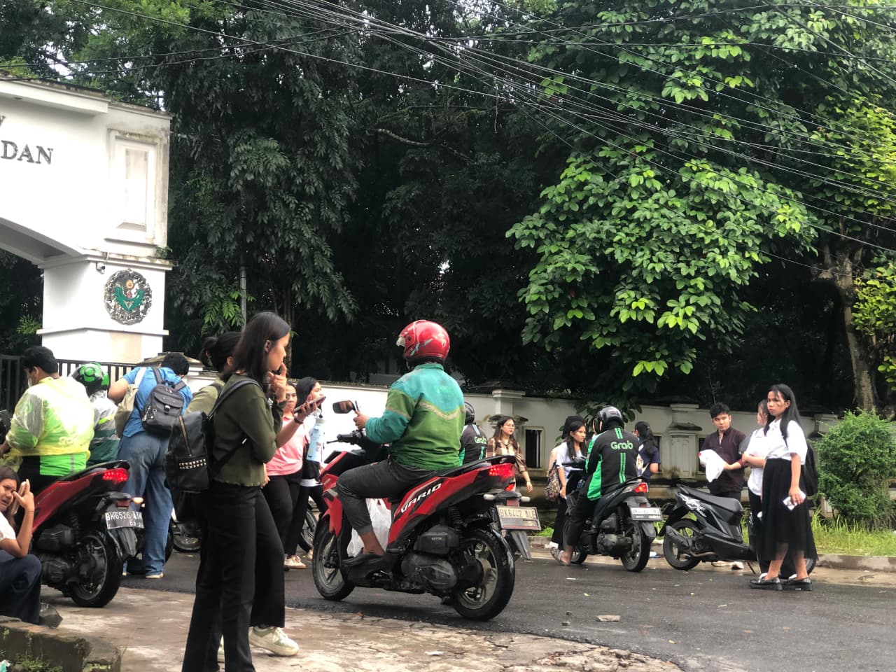UNIMED Larang Ojol Masuk Bebas ke Area Kampus, Ini Alasannya ...